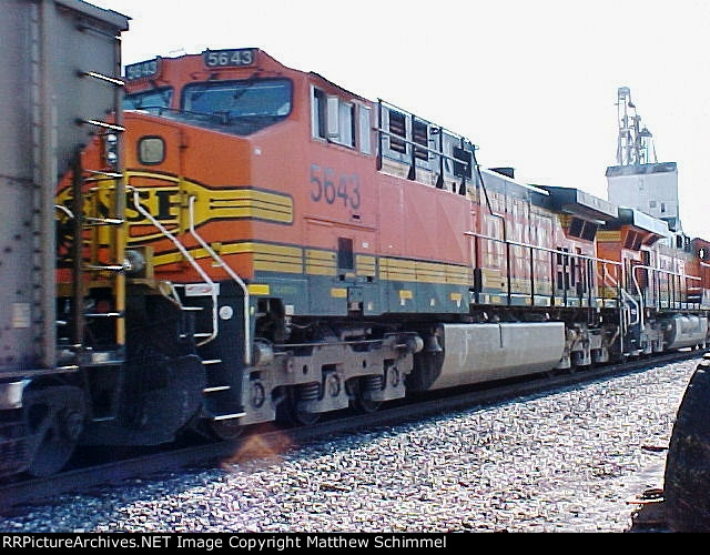 BNSF 5643